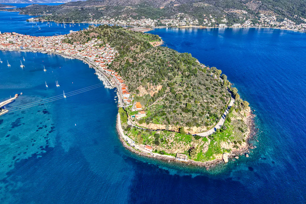 Εννιά επενδυτικά ακίνητα στον Πόρο